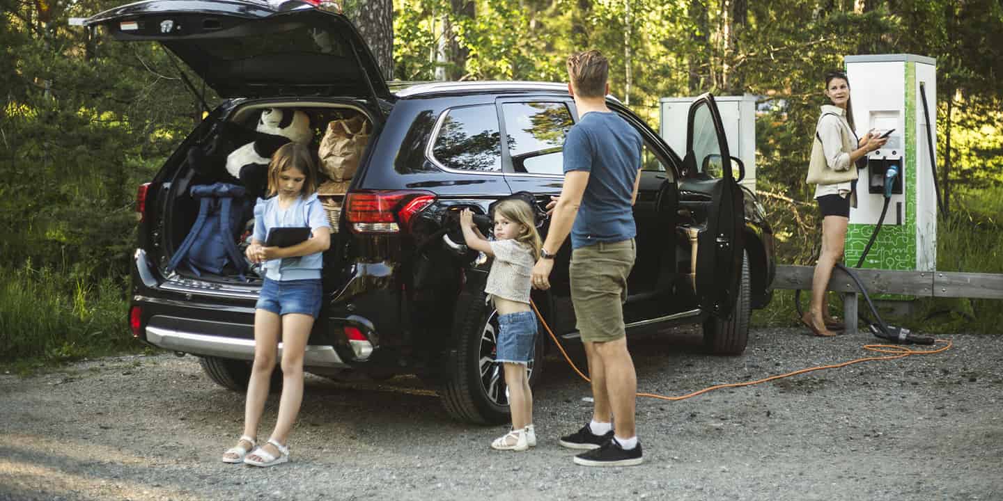 7 driving tips to prepare for a long distance car journey | AXA Ireland 7 driving tips to prepare for a long distance car journey | AXA Ireland